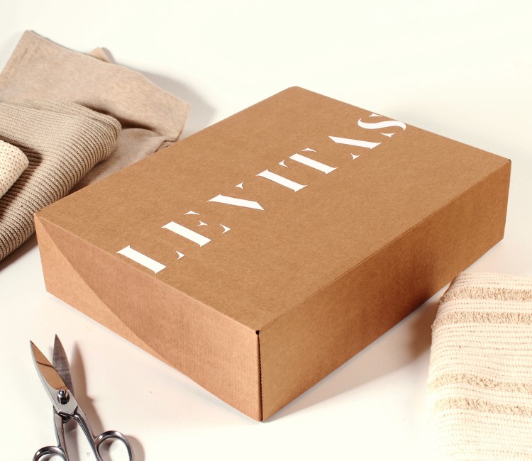 Kraft cardboard shipping box for clothes