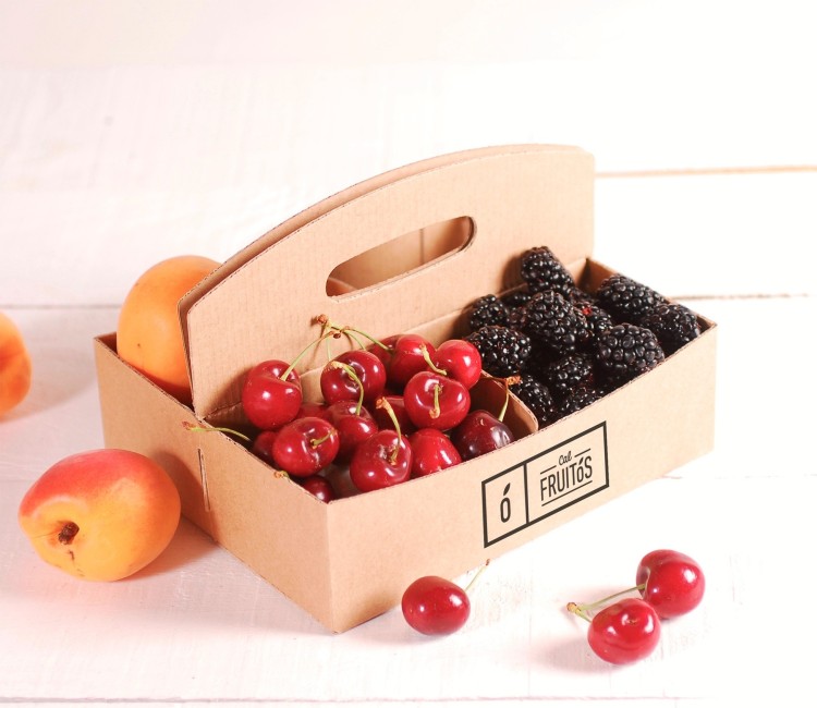 Original and ecological cardboard fruit boxes.